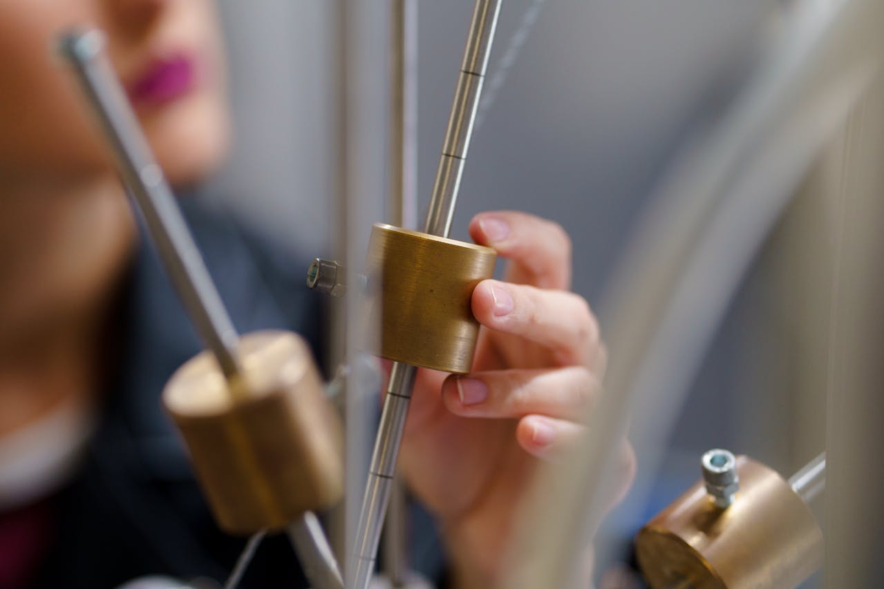 IB DP Physics Extended Essay Topics: The Best Ideas